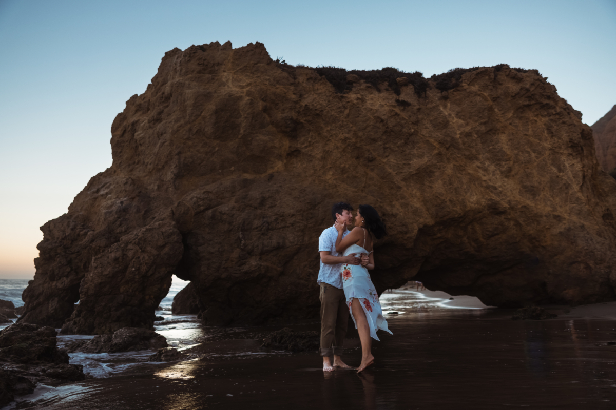 A Romantic Sunset Engagement Session - Storyboard Wedding